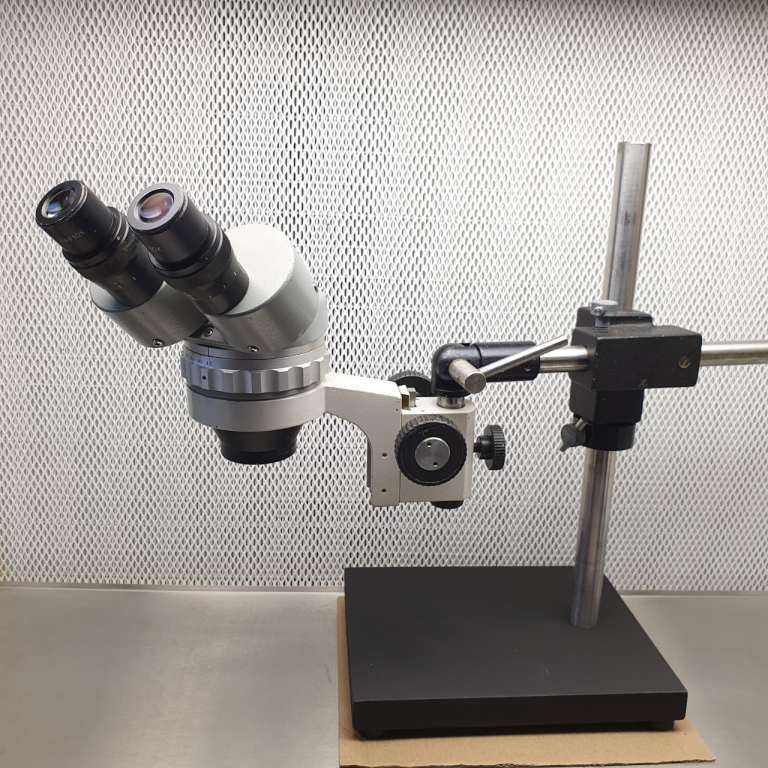 Kyowa Stereomicroscope on boom stand